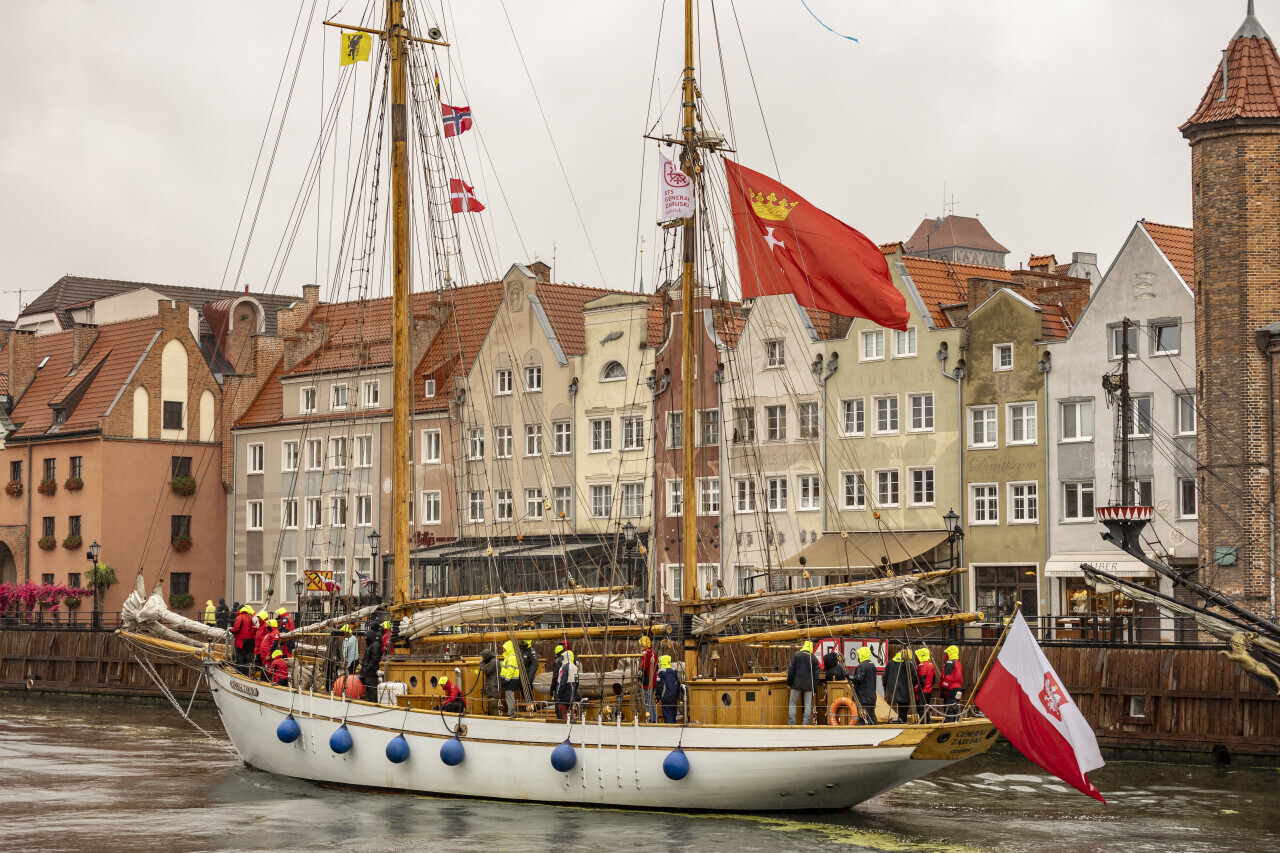 Fotogaleria Żaglowiec Generał Zaruski został powitany przy nabrzeżu ...