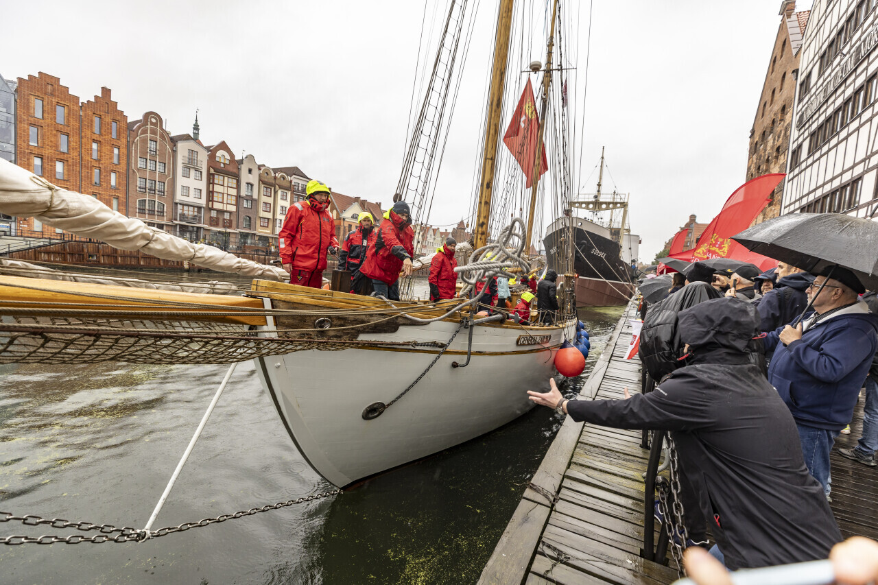 Fotogaleria Żaglowiec Generał Zaruski został powitany przy nabrzeżu ...